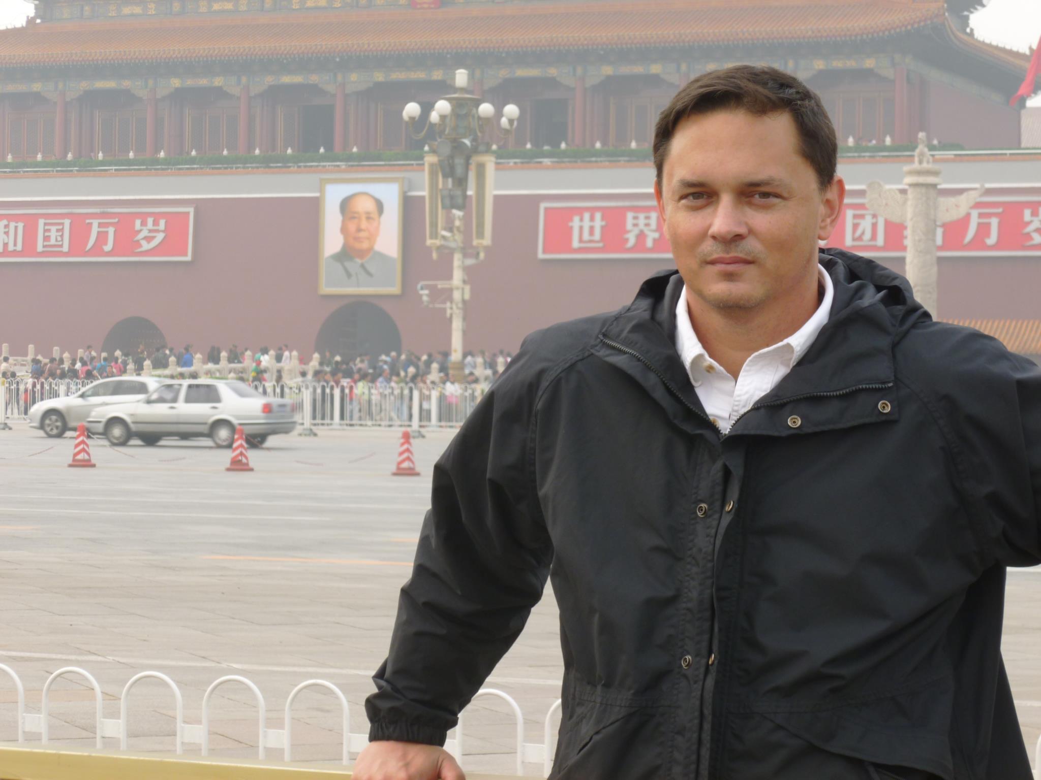 About Mark – Mark Greaney